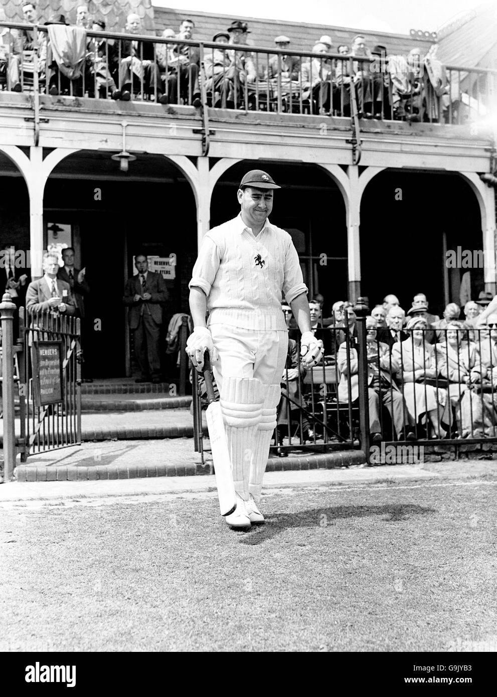 Sport cricket 1950s hi-res stock photography and images - Alamy