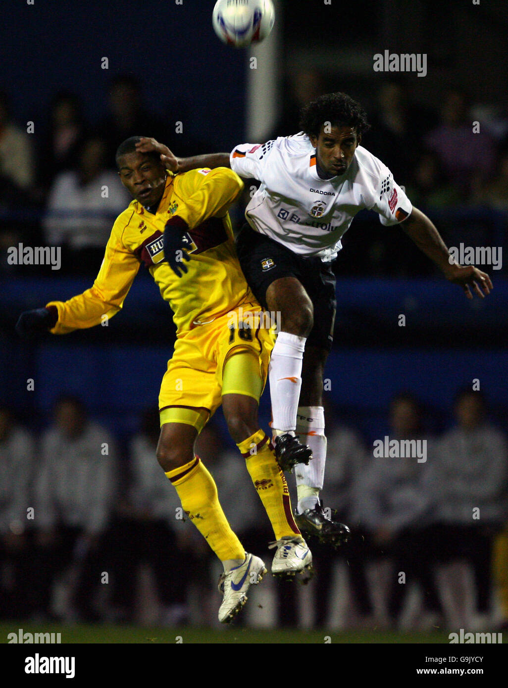 Luton Town's Richard Langley and Burnley's Micah Hyde Stock Photo - Alamy