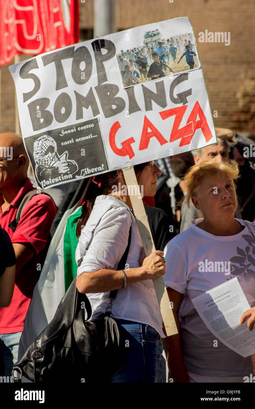sign against the bombing of Gaza Stock Photo - Alamy