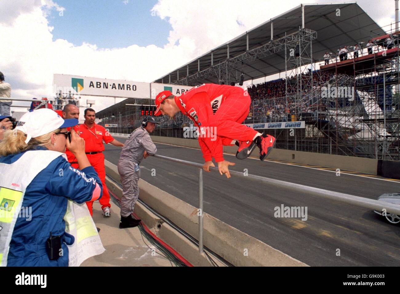 F1 Pit Wall Stock Photos & F1 Pit Wall Stock Images - Alamy