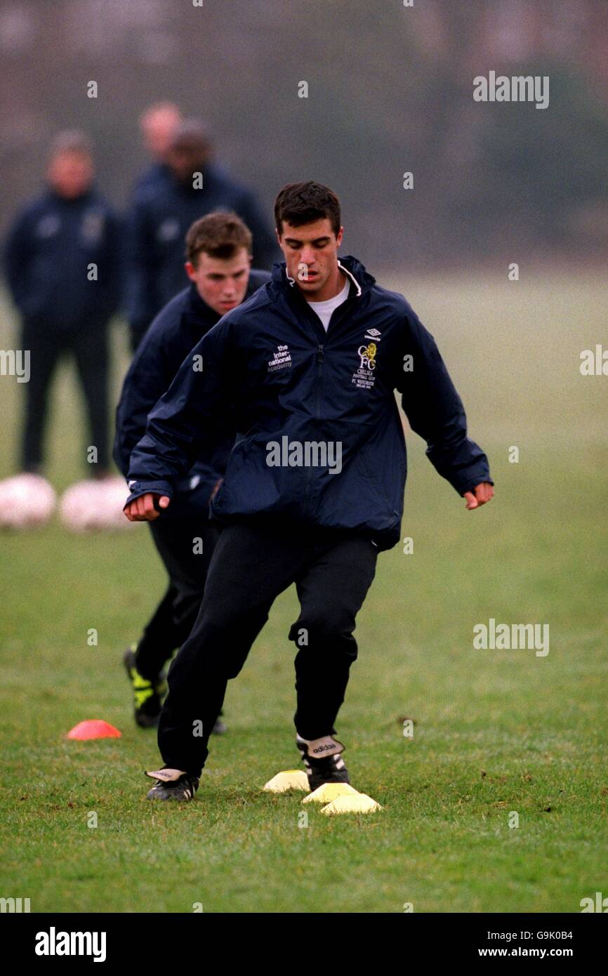 Chelsea players training ground hi-res stock photography and images - Alamy