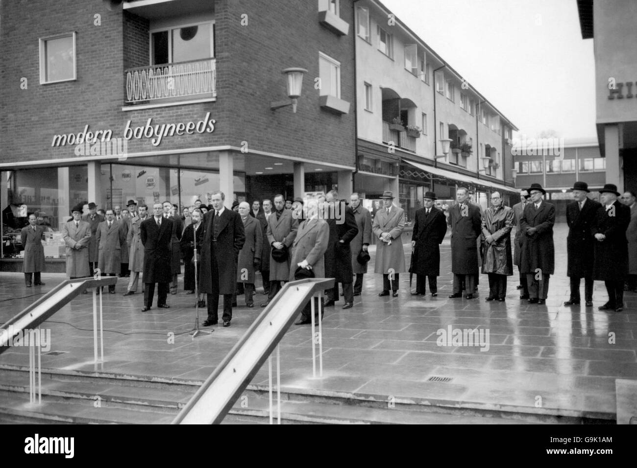 Shops Crawley High Resolution Stock Photography and Images - Alamy