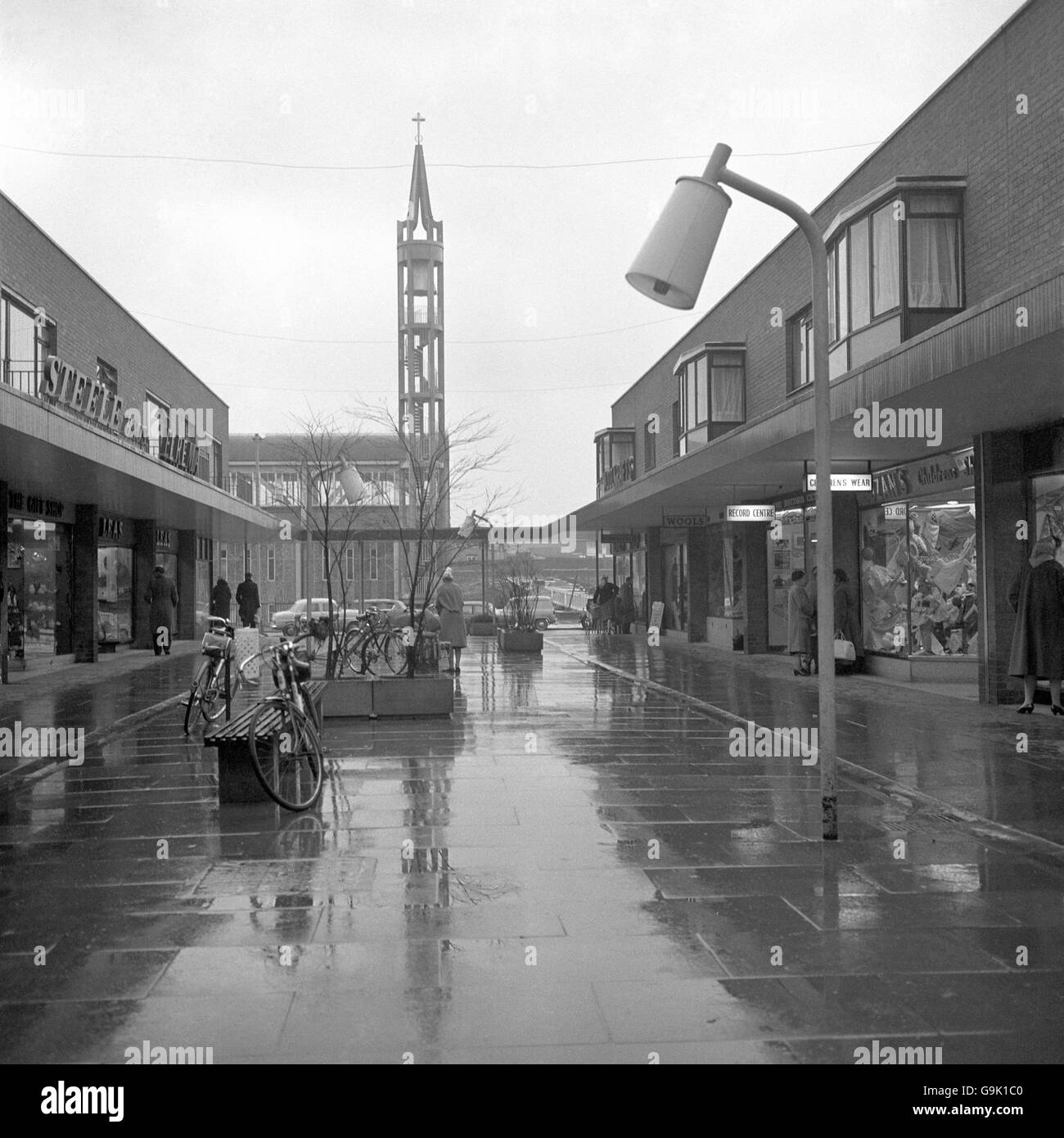 Stevenage town centre shopping hertfordshire Black and White Stock ...