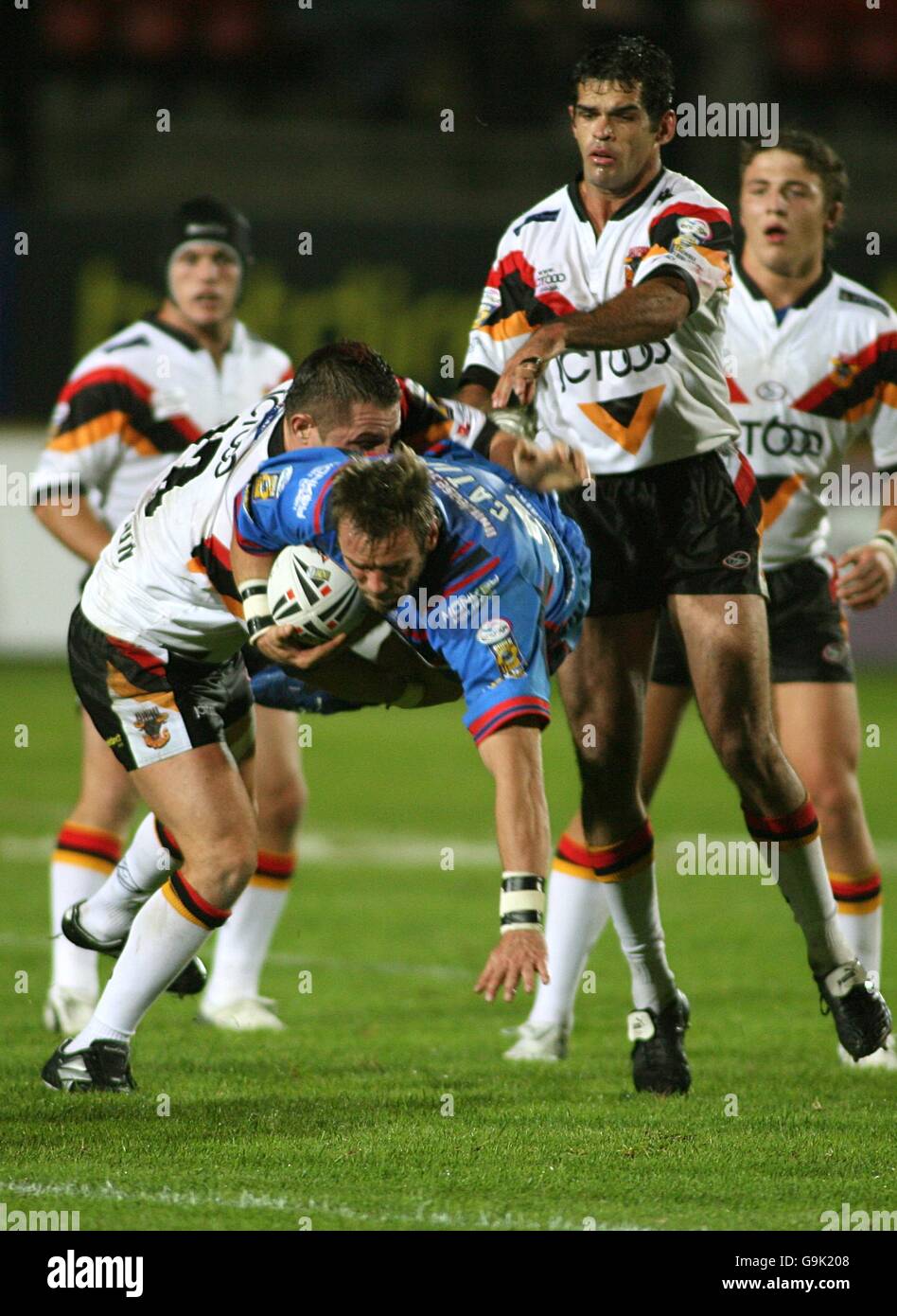 Hand out full length ball actio hi-res stock photography and images - Alamy