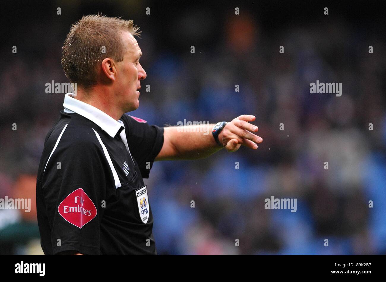 Graham poll premier league referee hi-res stock photography and images ...