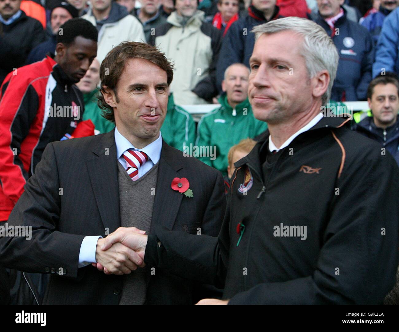 West ham united manager alan hands with middlesbrough manager southgate ...