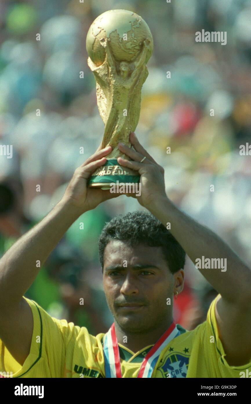 Romario brazil world cup trophy hi-res stock photography and images - Alamy