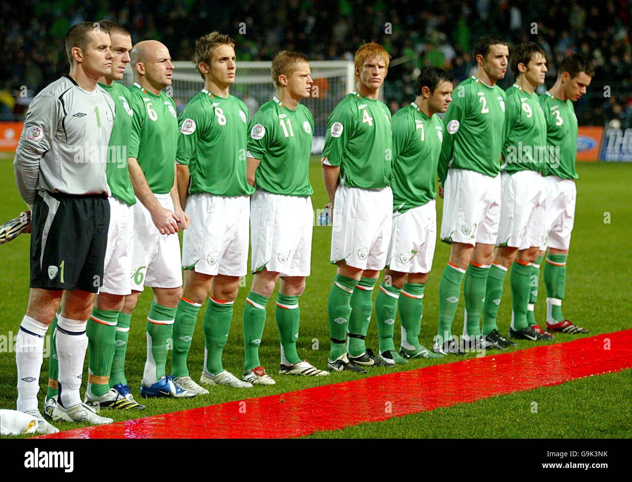 Ireland line up before the kick off hi-res stock photography and images ...