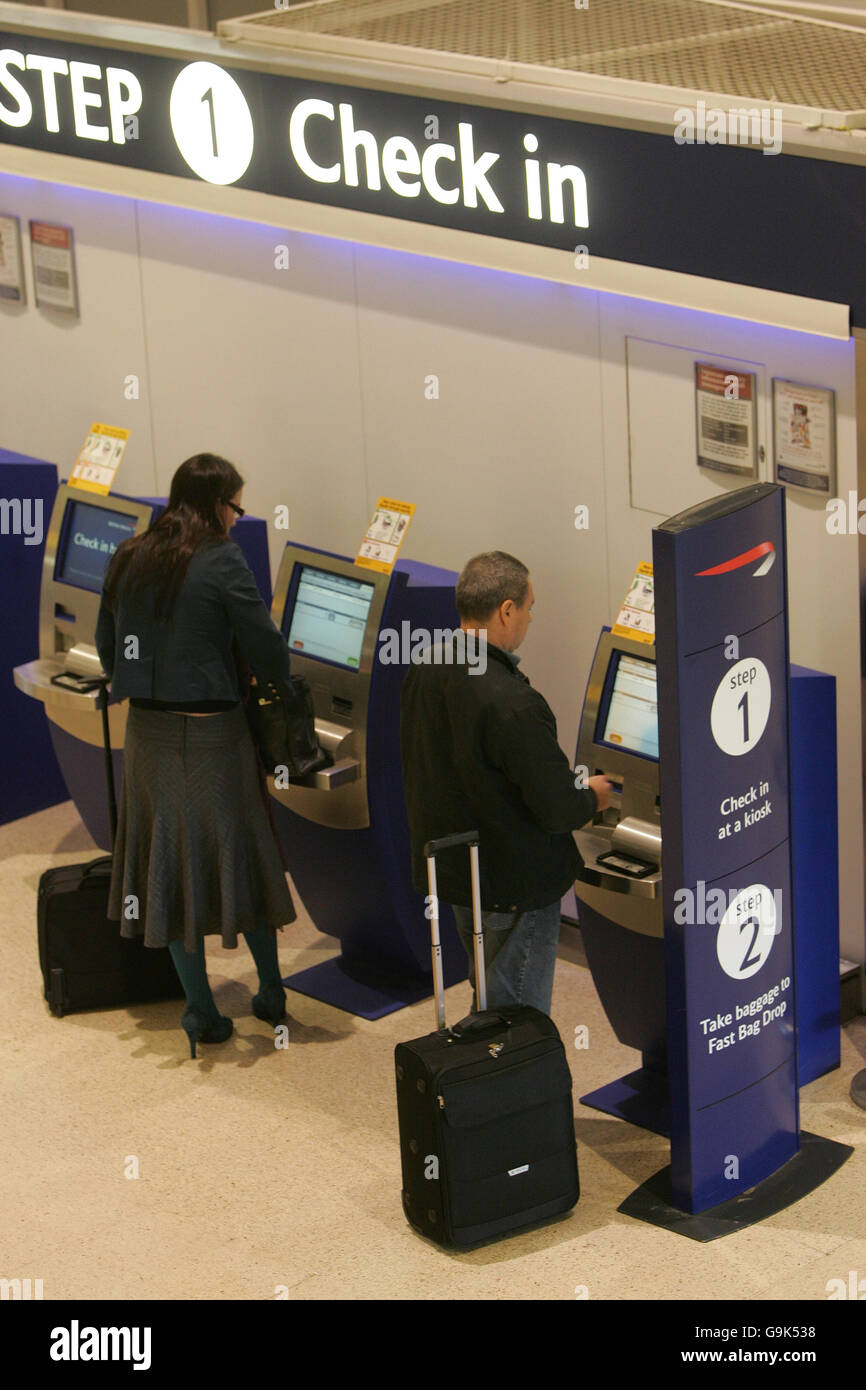 Passengers heathrow airports terminal 1 hi-res stock photography and ...
