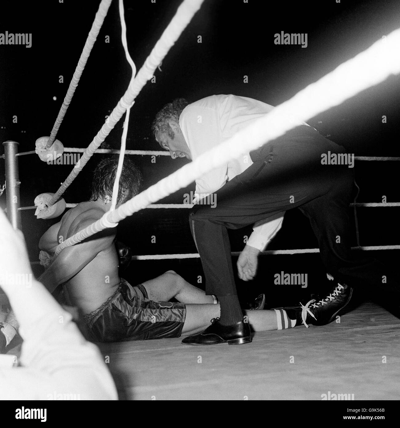 Boxing - World Light Heavyweight Championship - Chris Finnegan v Bob ...