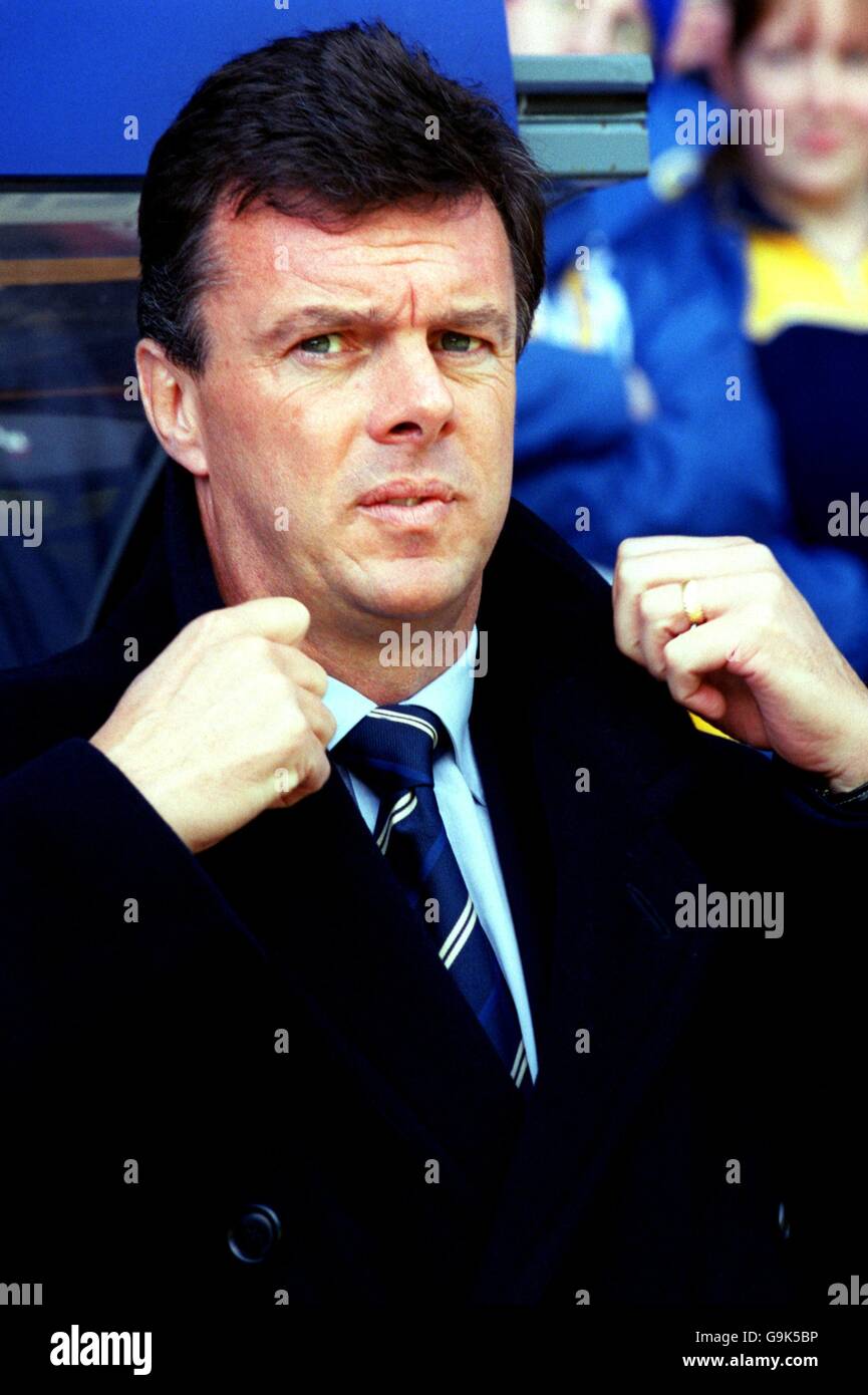 Sport football head head shot david oleary hi-res stock photography and ...