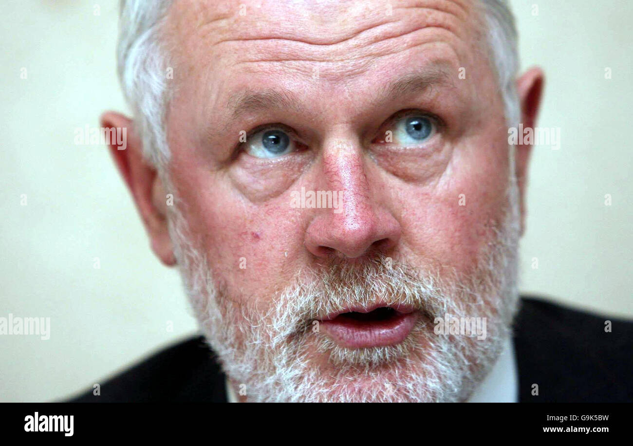 Shell press conference hi-res stock photography and images - Alamy