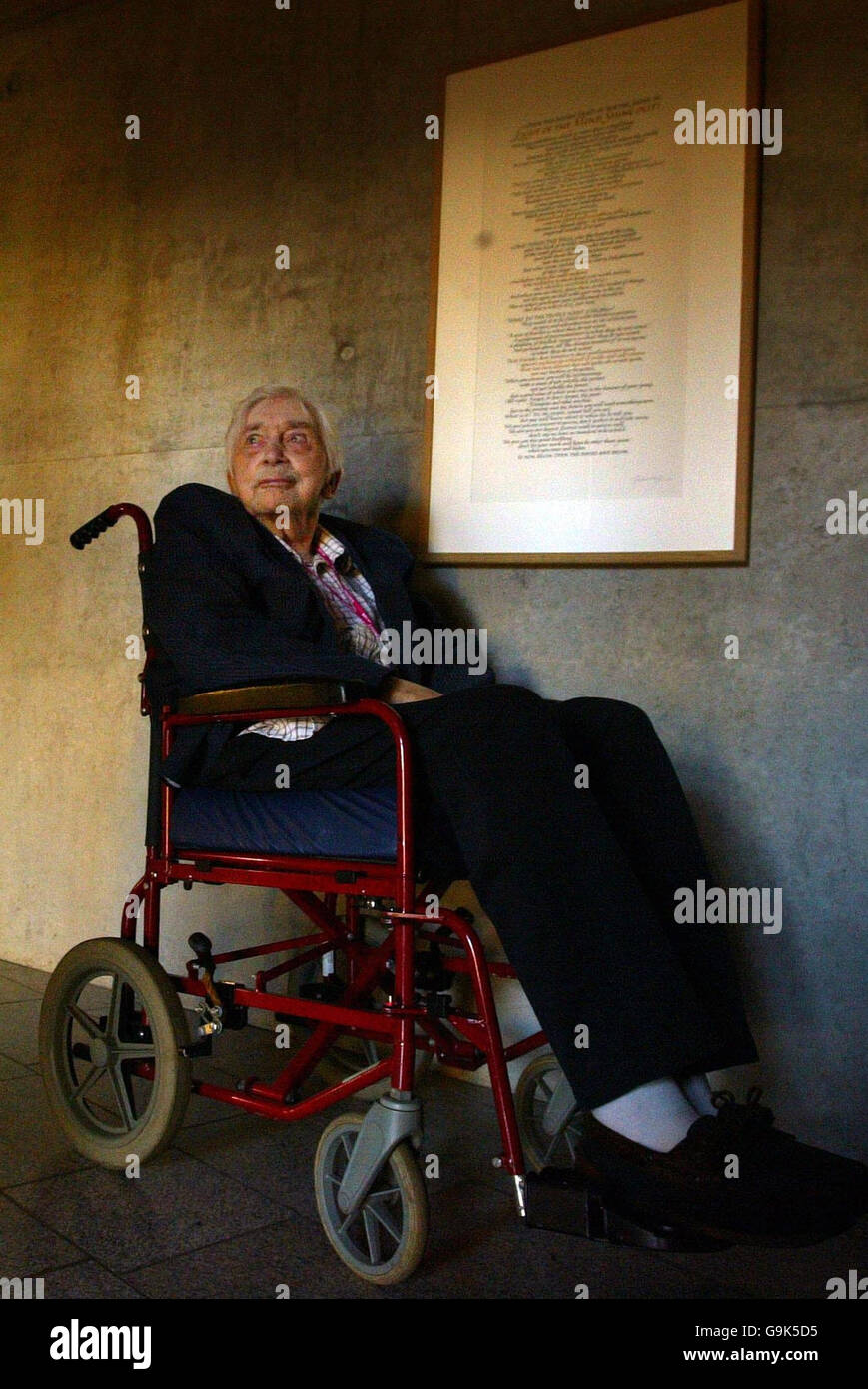 Edwin morgan poet hi-res stock photography and images - Alamy