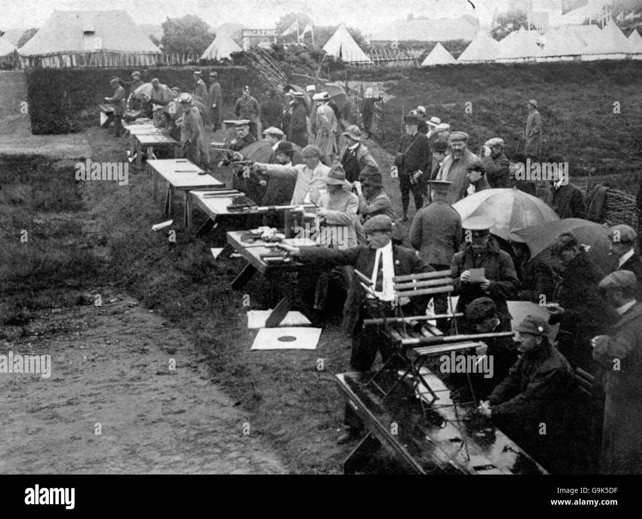 Rapid fire hi-res stock photography and images - Alamy