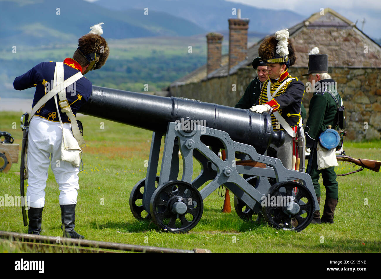 Cannon firing hi-res stock photography and images - Alamy