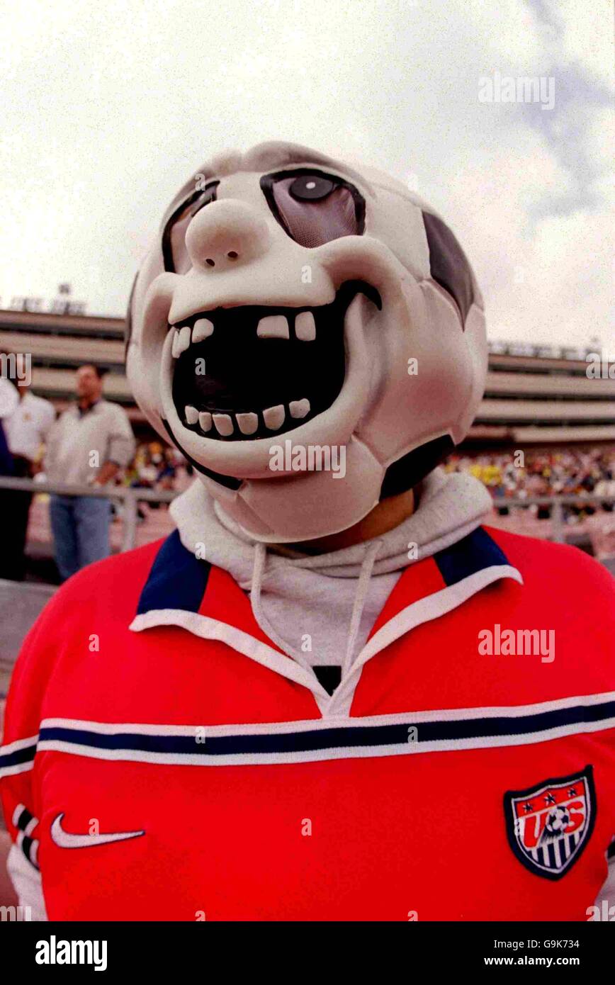 A usa fan wearing a football mask hi-res stock photography and images ...