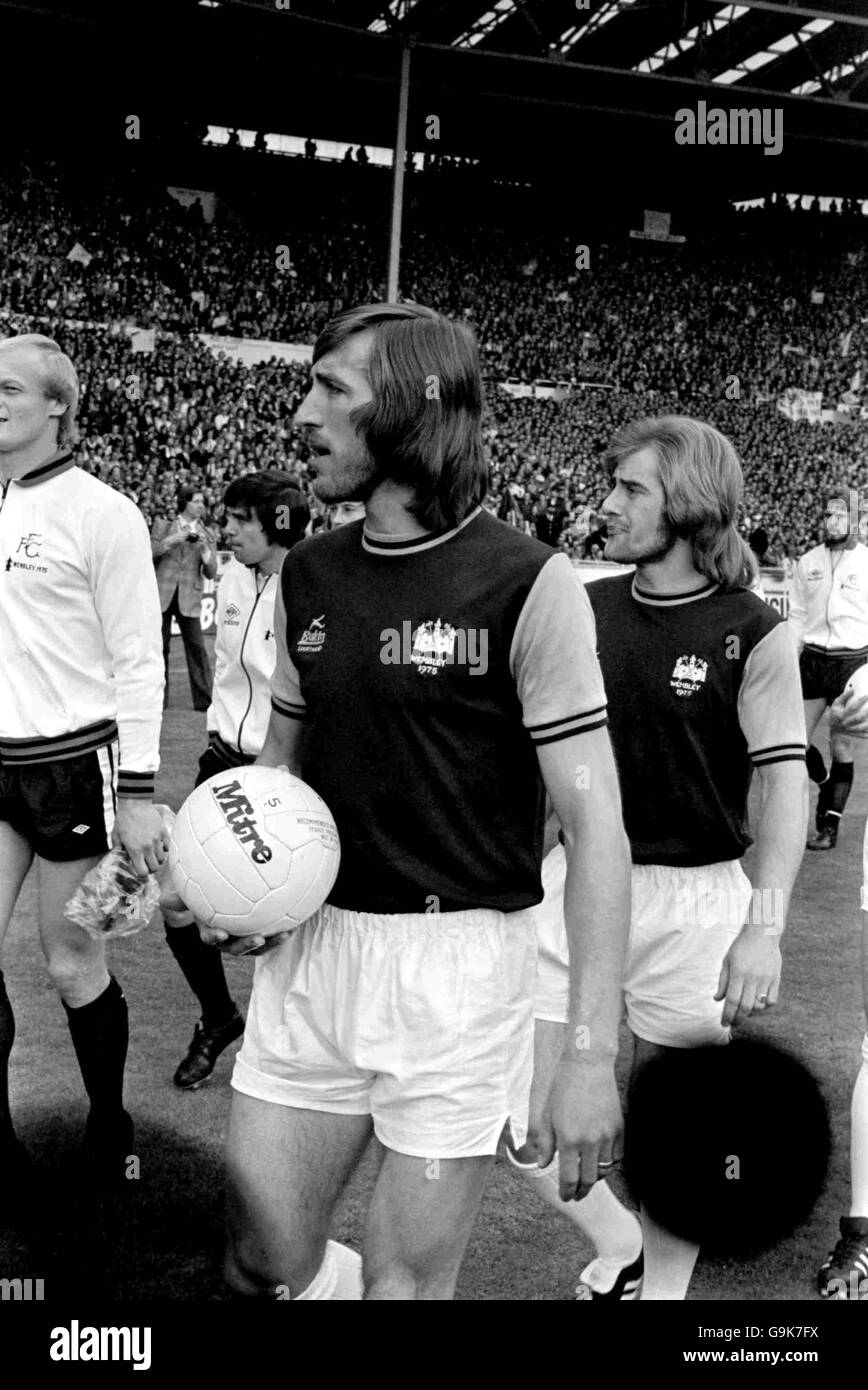 1975 fa cup final west ham hi-res stock photography and images - Alamy