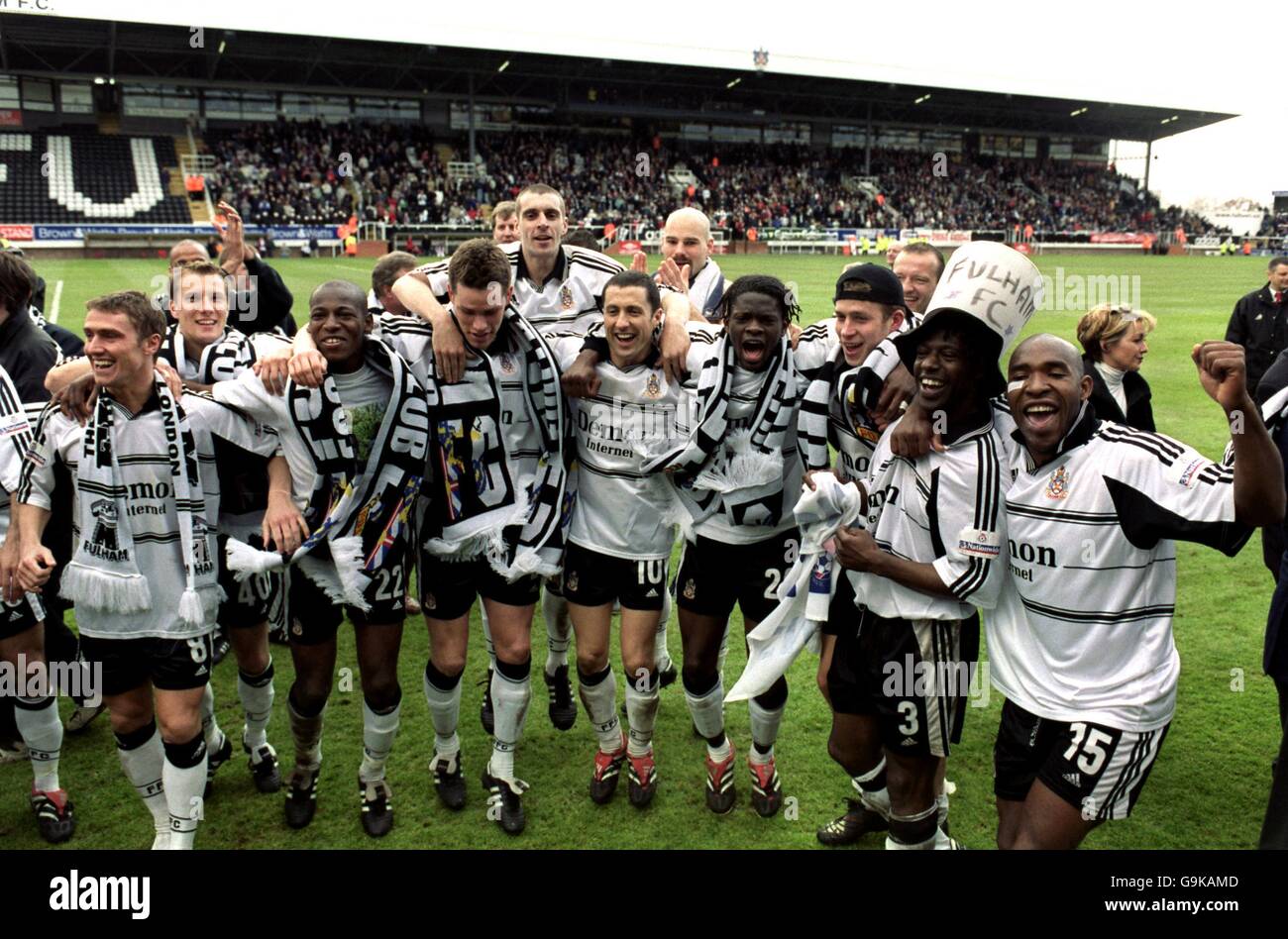 Fulham players celebrate promotion hi-res stock photography and images ...