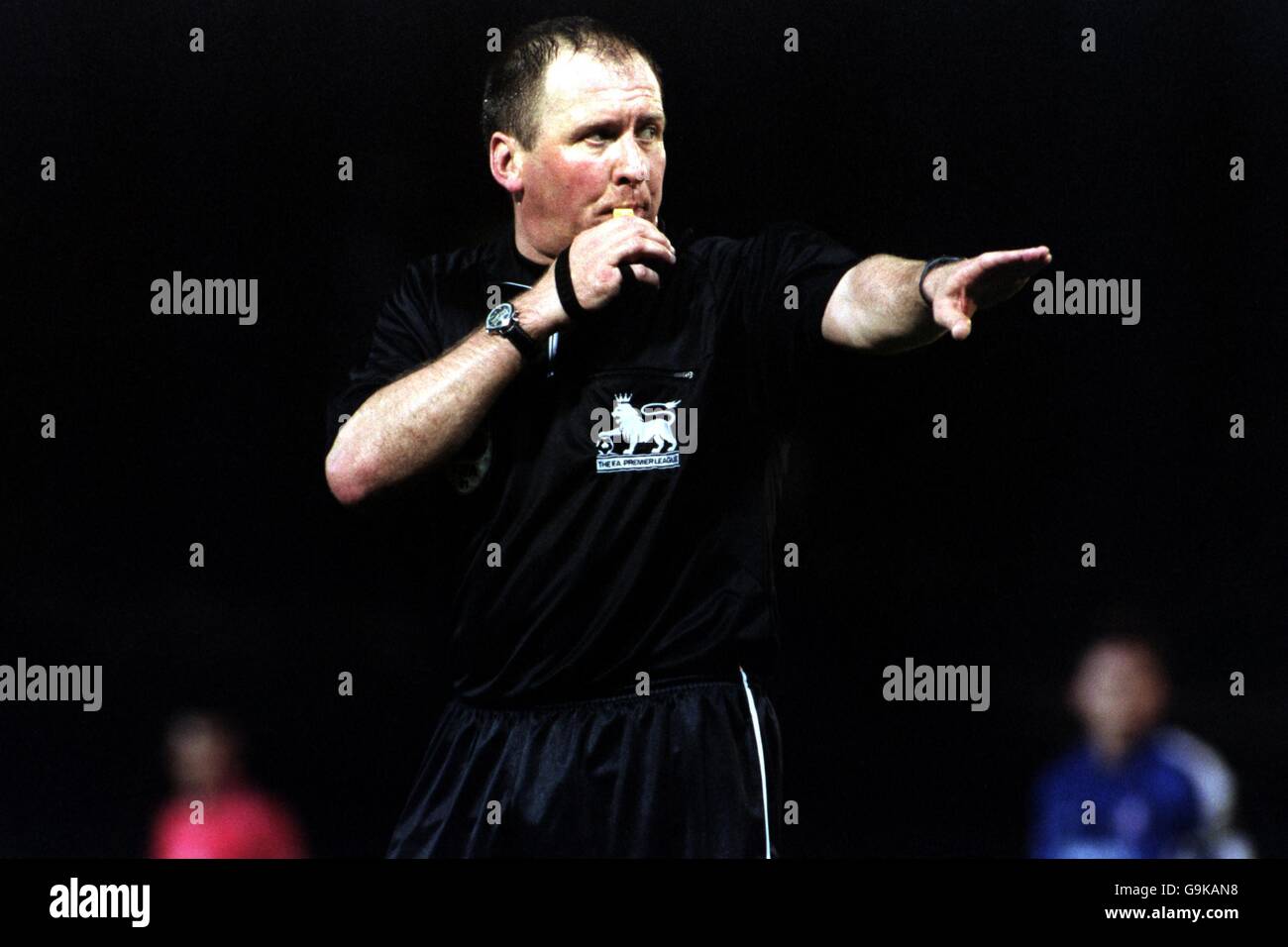 Football referee steve dunn hi-res stock photography and images - Alamy