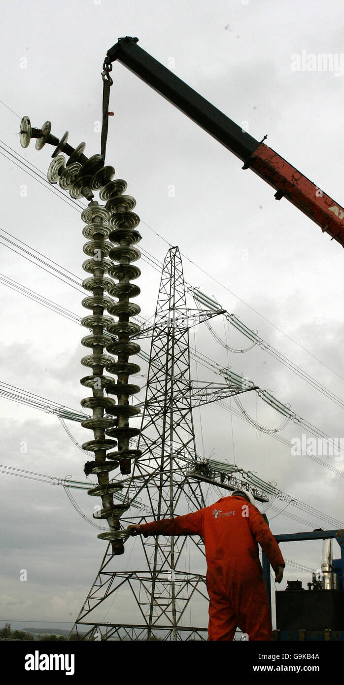 Linesman Erectors carry out the refurbishment of the Denny to ...