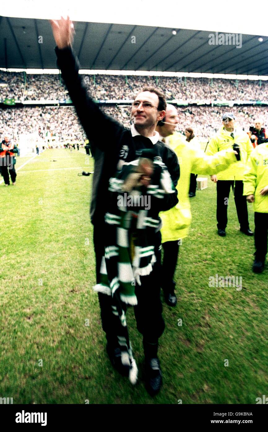 Celebration waving blur scarves football hi-res stock photography and ...