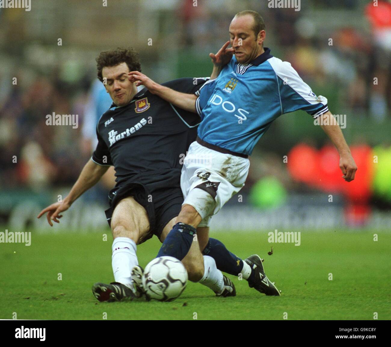 Manchester citys danny tiatto hi-res stock photography and images - Alamy