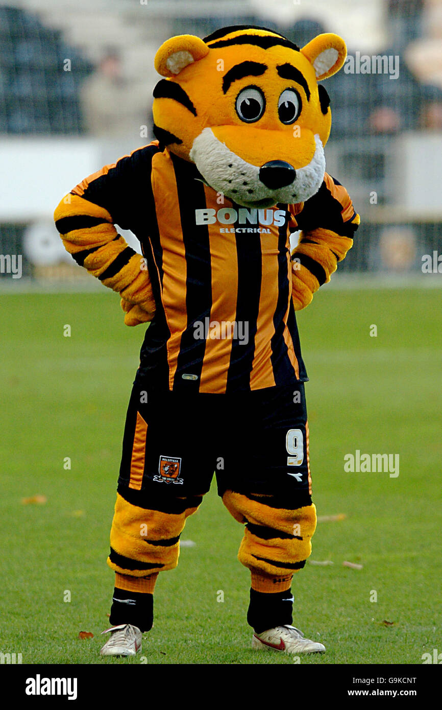 Wolverhampton wanderers mascot hi-res stock photography and images - Alamy