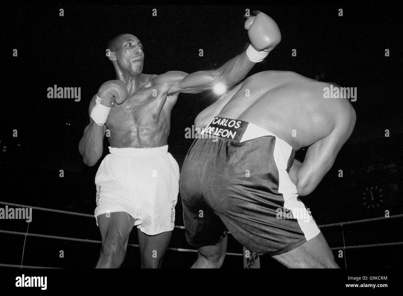 Boxing - WBC Cruiserweight Championship - Johnny Nelson v Carlos De ...