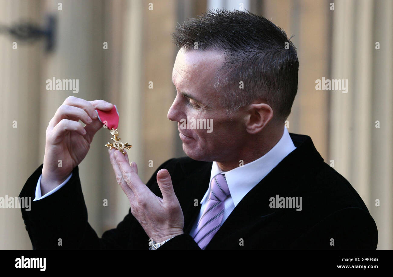 Investitures ceremony held buckingham palace hi-res stock photography ...