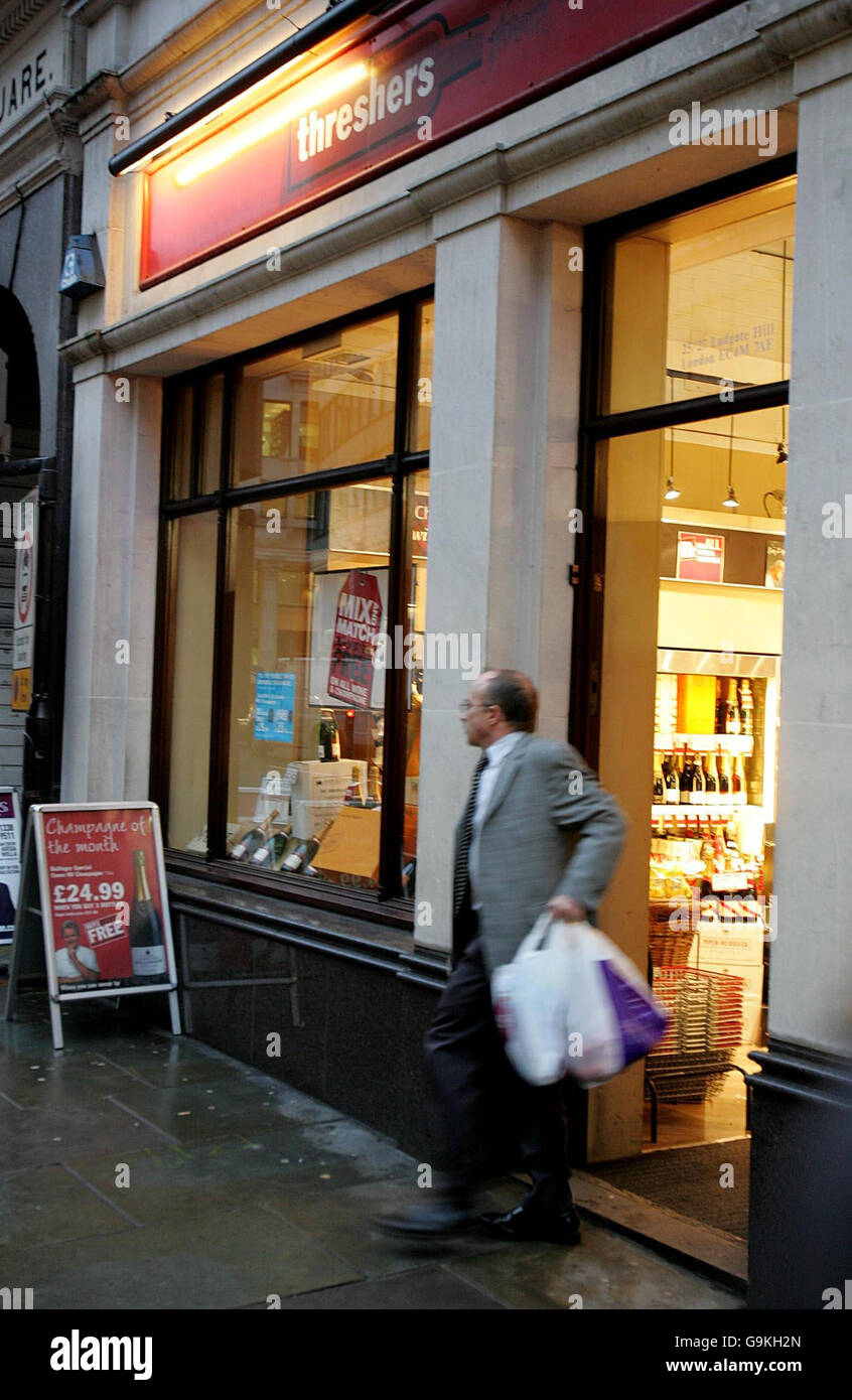 CUSTOMERS TOAST OFF-LICENCE'S 40% OFF VOUCHER ERROR. A Threshers off ...