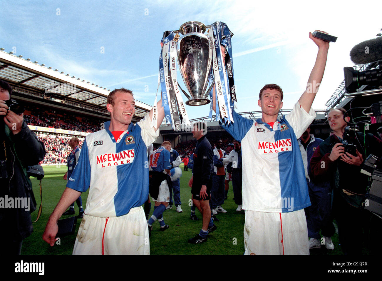 Blackburn Rovers' Alan Shearer and Chris Sutton celebrate with the FA ...