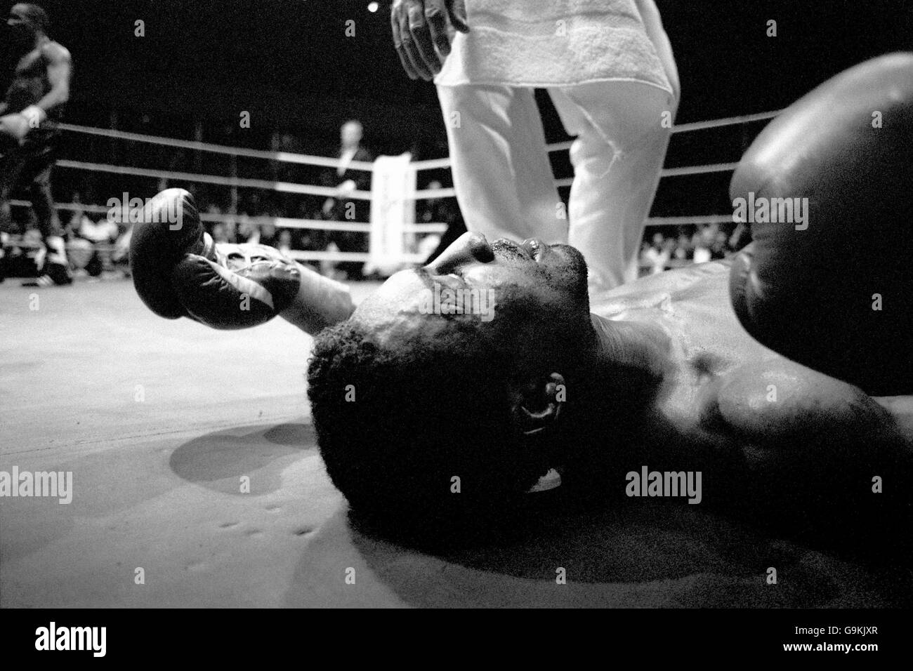 Michael watson v mike mccallum hi-res stock photography and images - Alamy