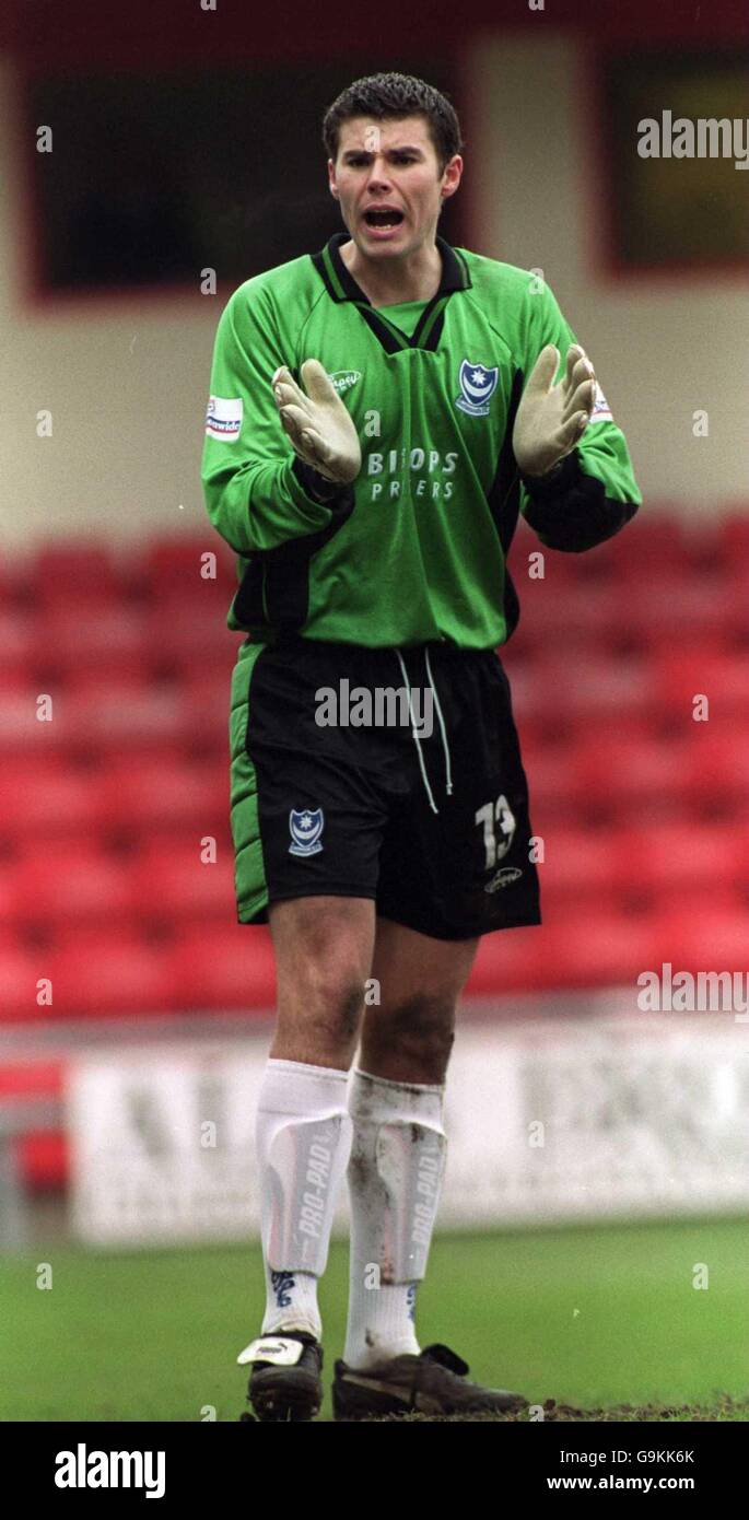 Portsmouth goalkeeper aaron flahavan hi-res stock photography and ...