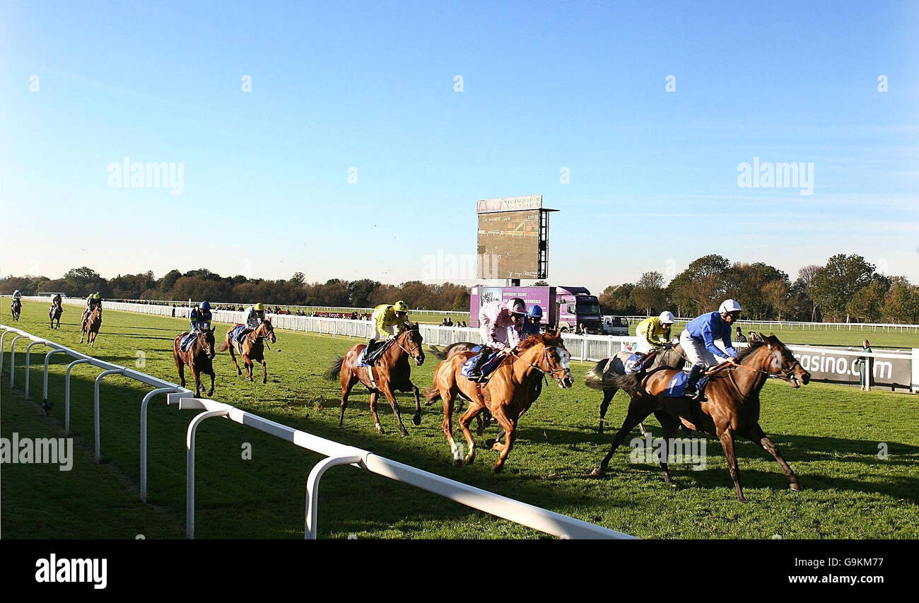Windsor racecourse general hi-res stock photography and images - Alamy