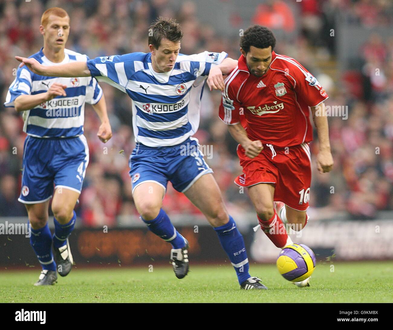 Liverpools jermaine pennant readings nicky battle for the ball hi-res ...