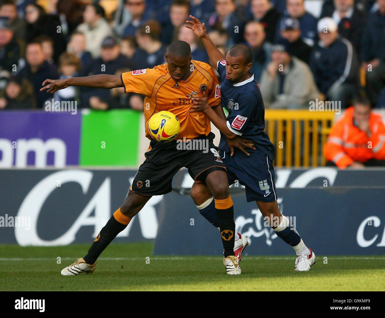 Wolverhampton Wanderers' Carl Cort and Southend United's Lewis Hunt ...