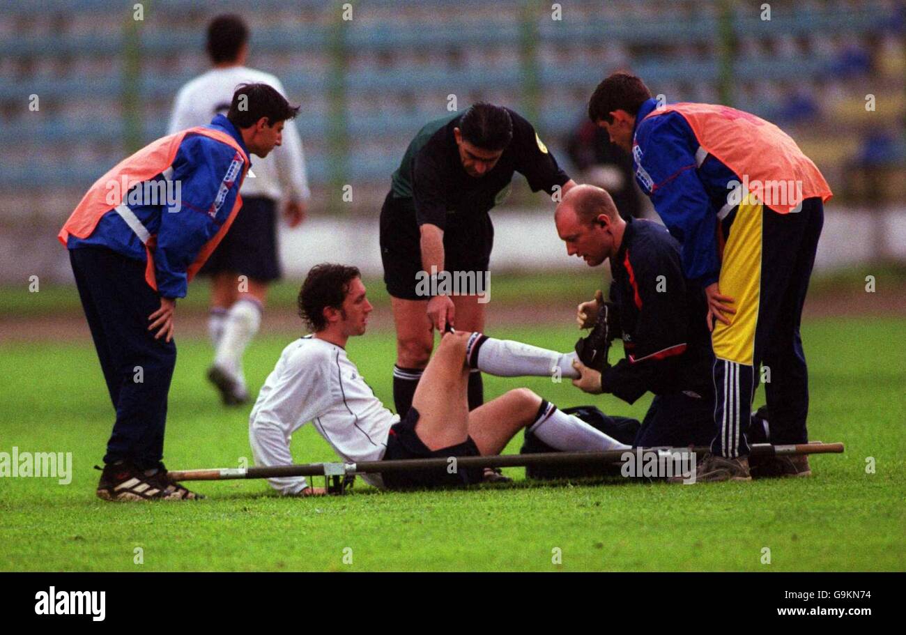 Injured physiotherapist expert ref stretcher football hi-res stock ...