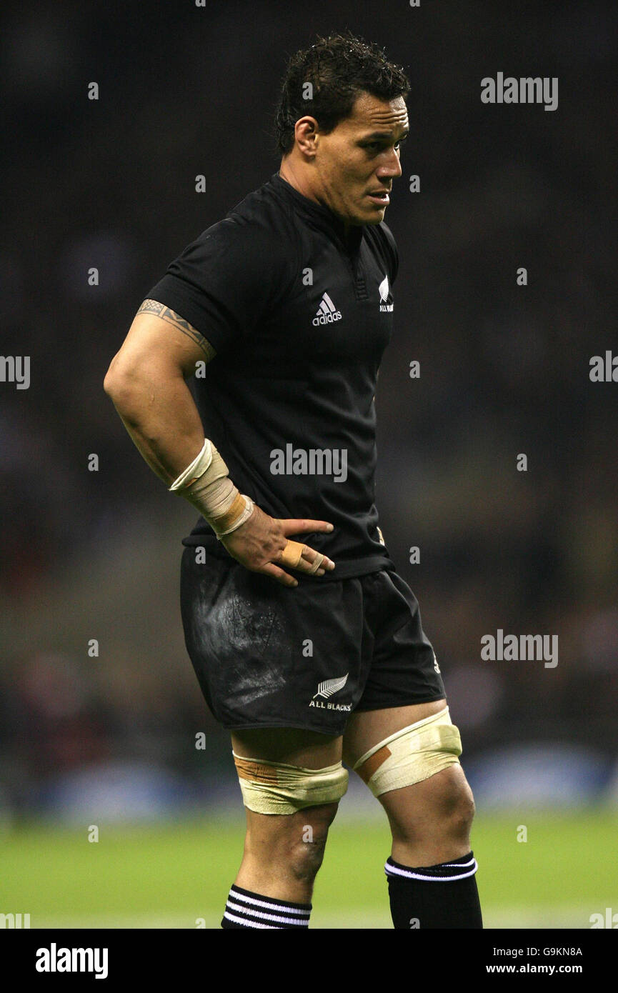 New Zealand's Chris Masoe in action against England during the ...