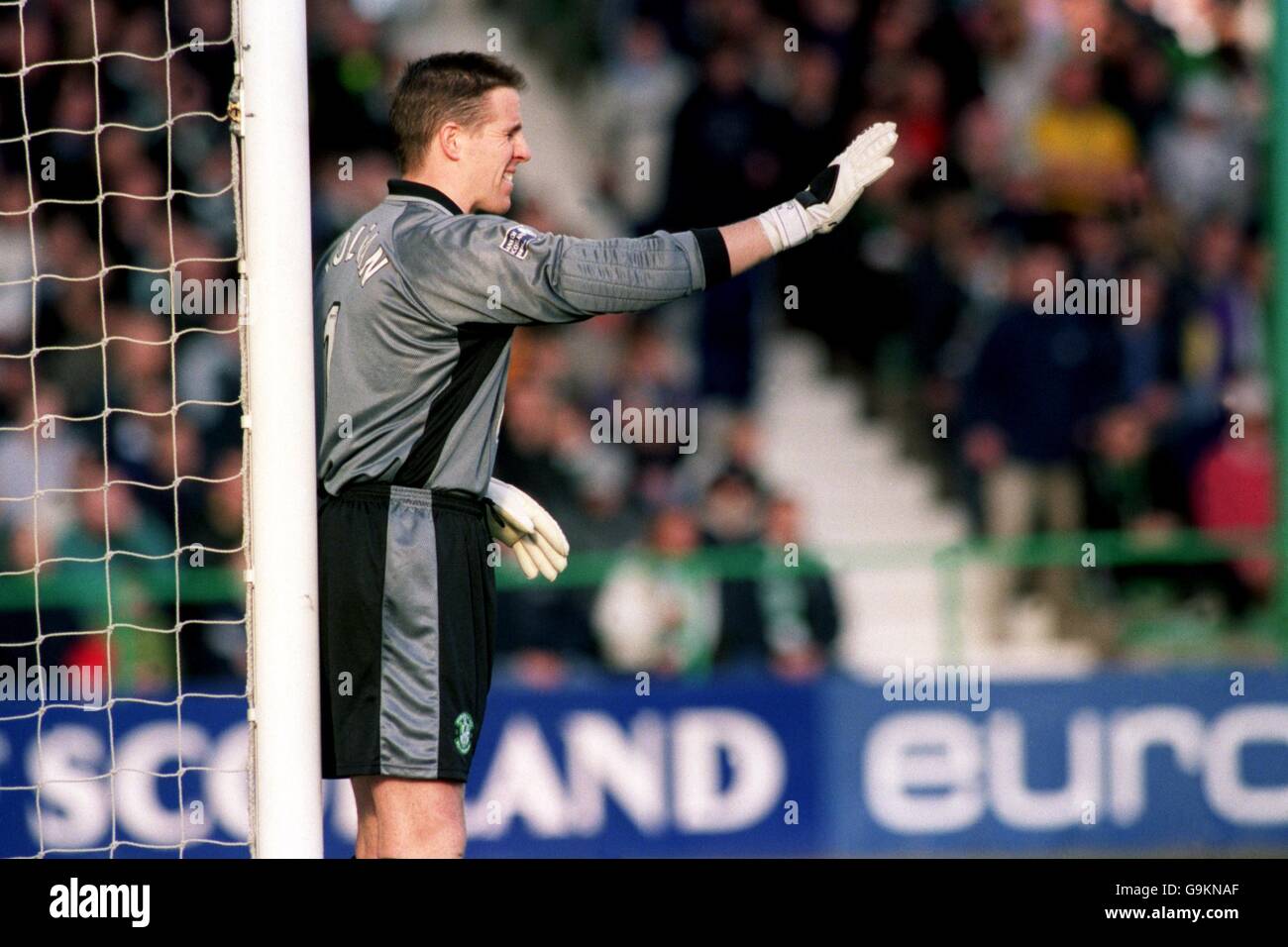 Hibernian goalkeeper nick colgan hi-res stock photography and images ...