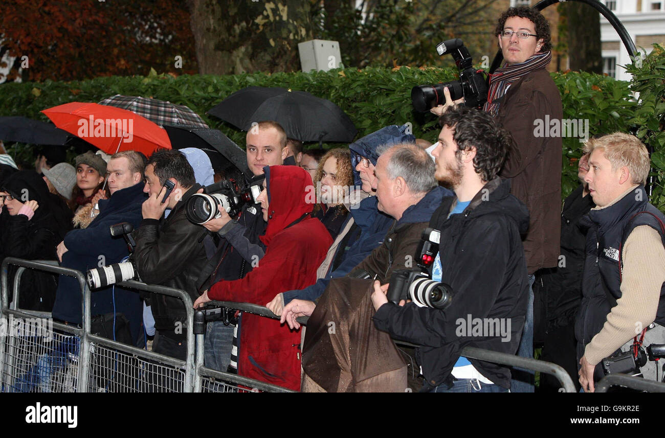 Michael jackson outside hotel hi-res stock photography and images - Alamy