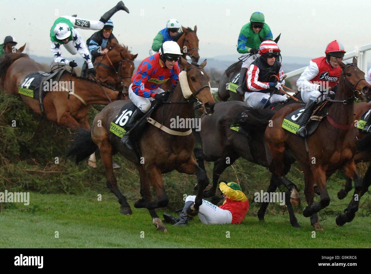 Jockey falling off horse after hi-res stock photography and images - Alamy