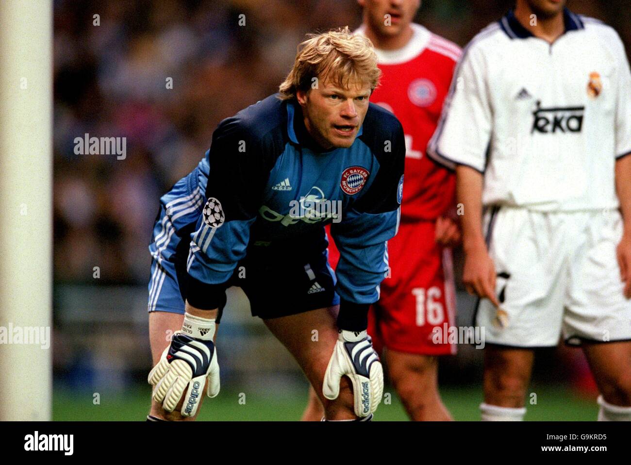 Bayern munich v real madrid bayern munich goalkeeper oliver kahn hi-res ...