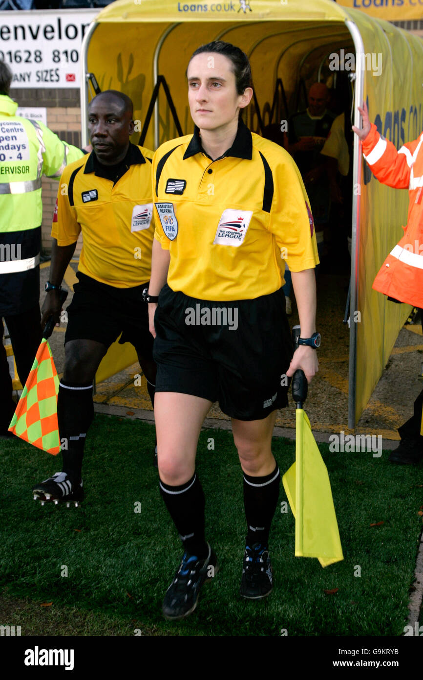 Assistant referee amy rayner hi-res stock photography and images - Alamy