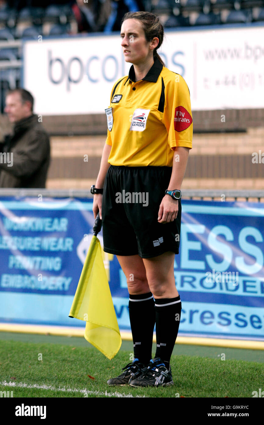 Assistant referee amy rayner hi-res stock photography and images - Alamy