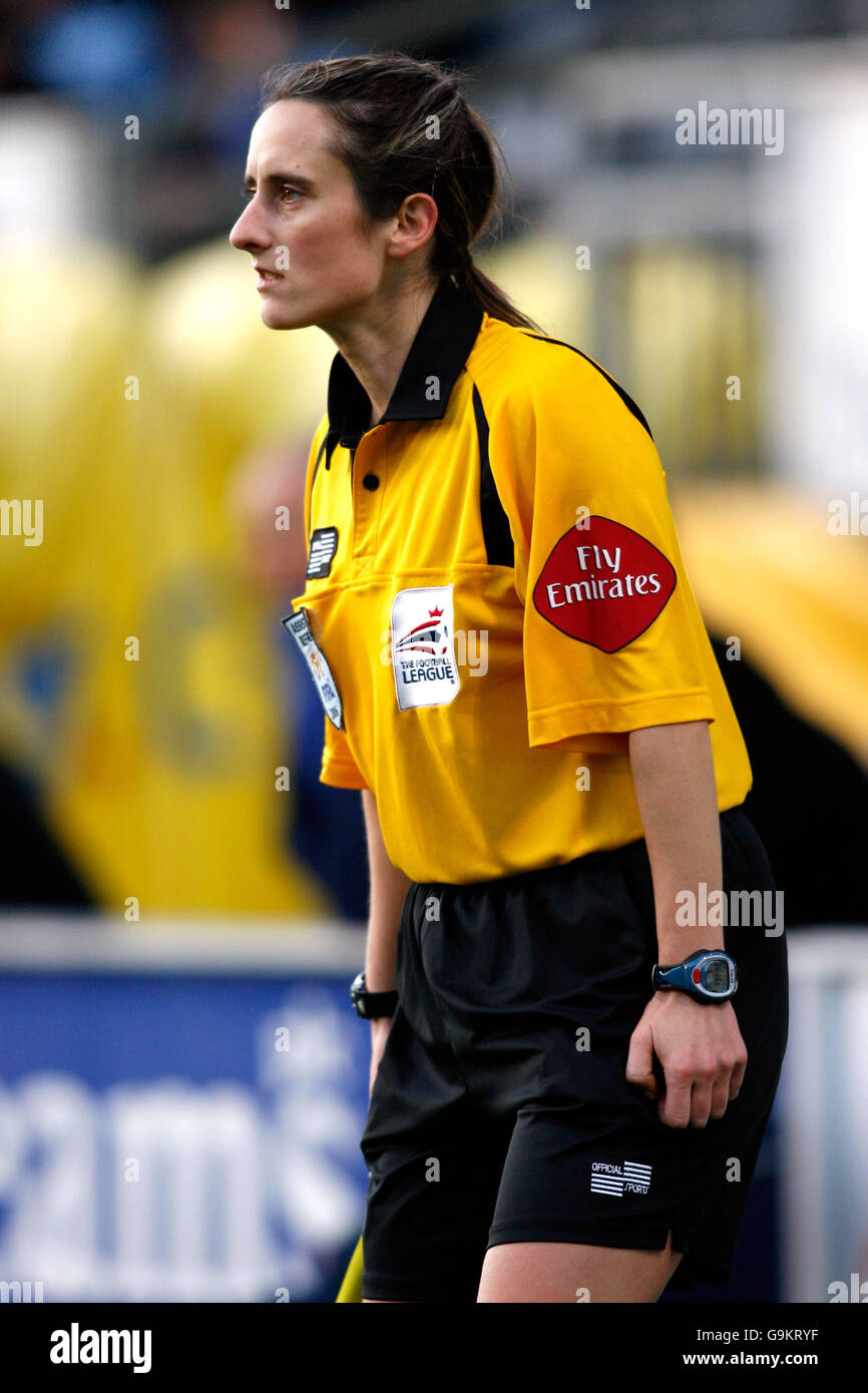 Referee Amy Rayner High Resolution Stock Photography and Images - Alamy