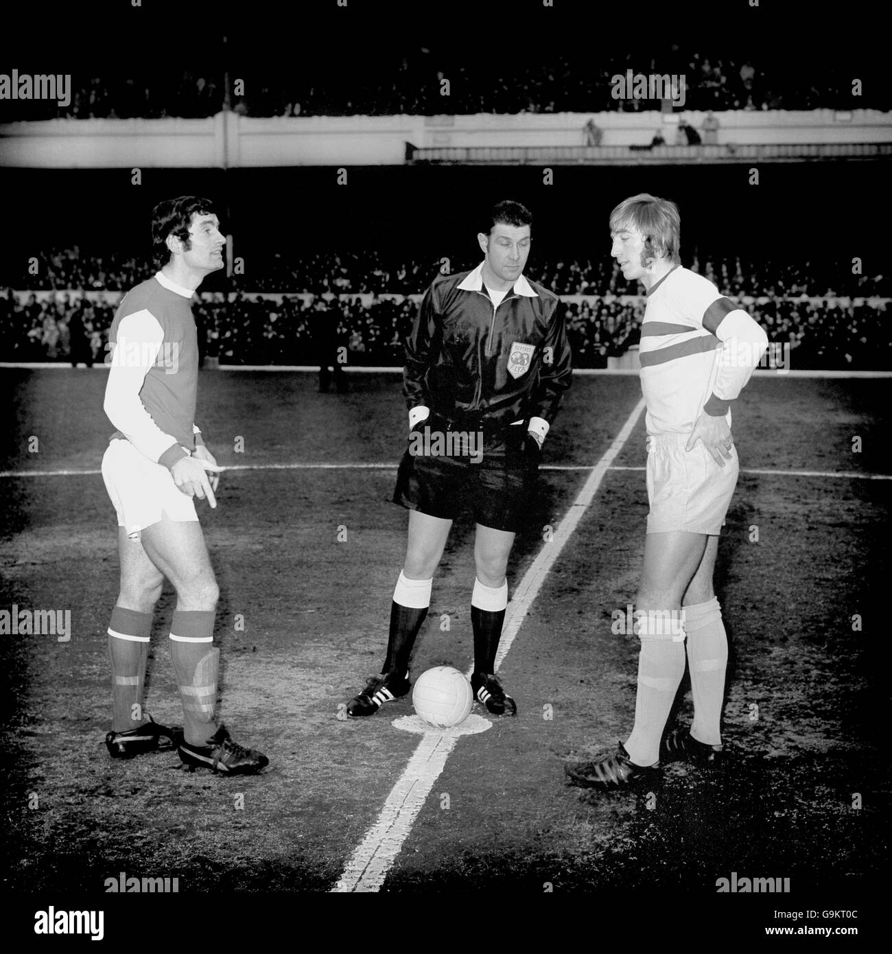 English referee jack taylor hi-res stock photography and images - Alamy