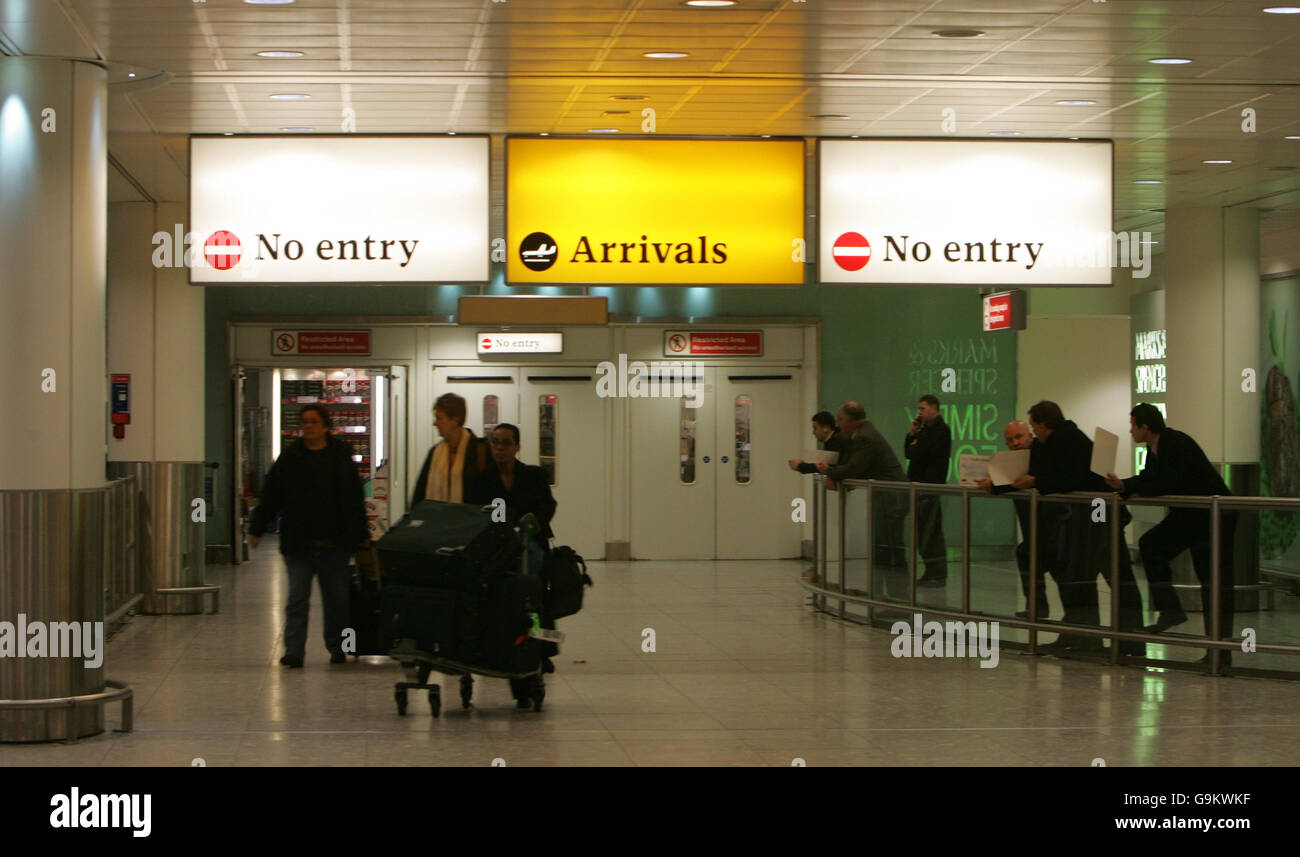 Generic stock Heathrow. Signs at London's Heathrow Airport Stock Photo ...