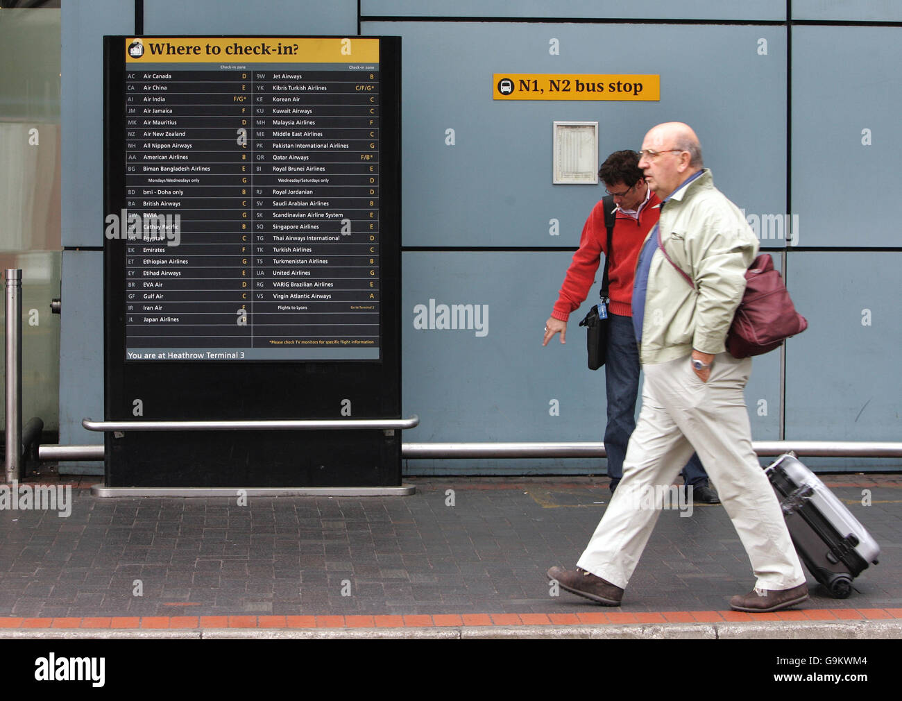 Generic stock Heathrow. Signs at London's Heathrow Airport Stock Photo ...