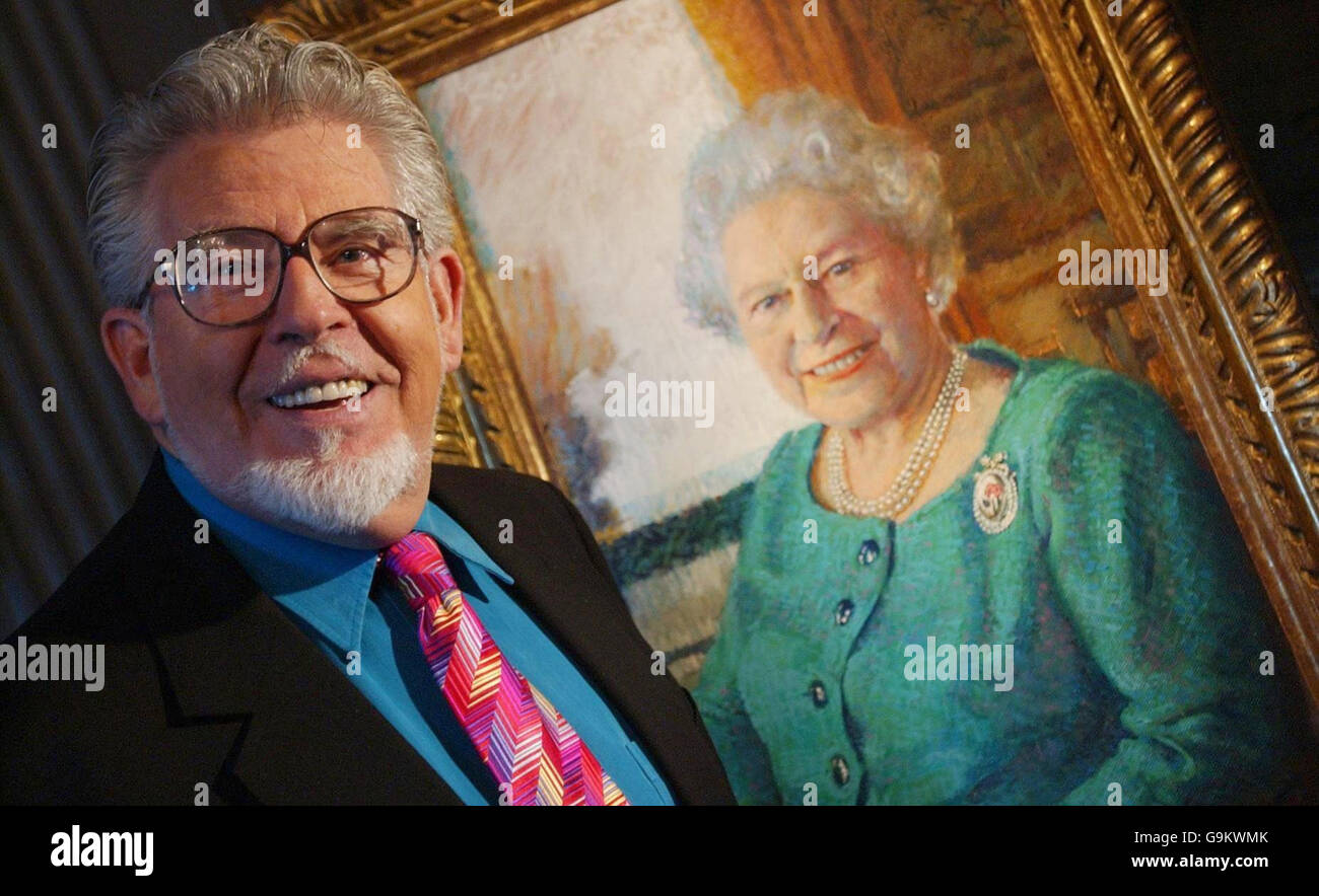 Rolf Harris and his portrait of The Queen Stock Photo - Alamy