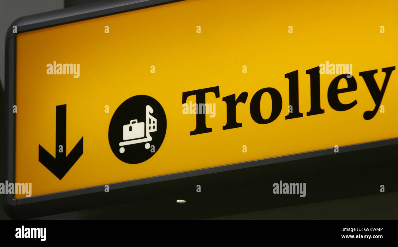 Generic stock Heathrow. Signs at London's Heathrow Airport Stock Photo ...